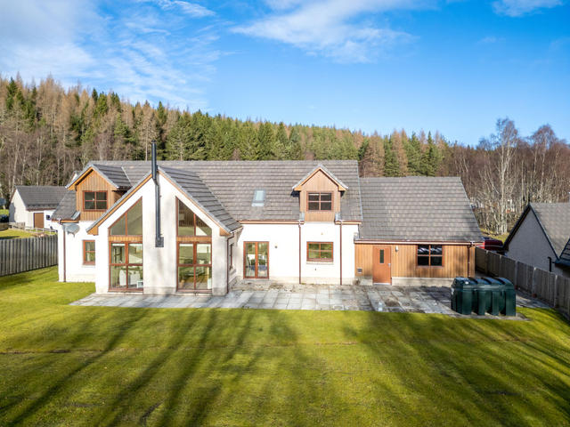 Holiday House Pineways in Aviemore GB8801.407.1 | Interhome