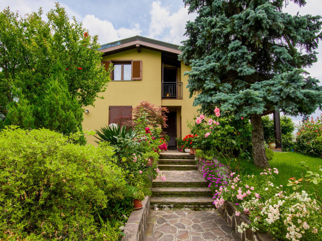 Apartment Azalea in Como IT2400.100.1 | Interhome